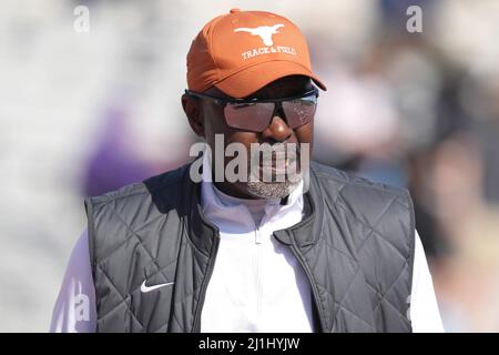 Texas Longhorns coach Edrick Floreal wears a face mask during the ...