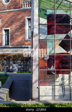 Pavillon (Jørgen Carlo Larsen, 2011), glass and concrete building ...