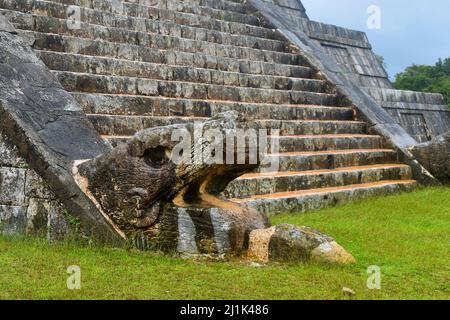 Snake detail of Mayan Temple pyramid of Kukulkan, - Chichen Itza ...