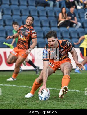 Jake Mamo #4 of Castleford Tigers scores a try in the corner Stock ...
