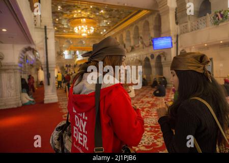 The girls inside the Gurudwara Bangla Sahib temple in New Delhi, India ...