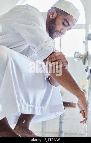 People washing before praying. Outside the Suleymaniye Mosque in the ...