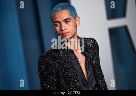 Dominic Fike walking on the red carpet at the 2022 Vanity Fair Oscar ...