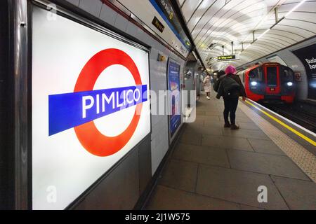 London Underground Tube Station: Pimlico Stock Photo - Alamy