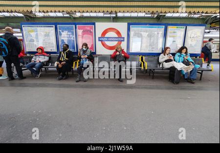 South Kensington Tube Station platform sign Stock Photo - Alamy