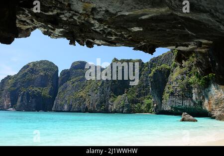 Maya Bay Now Reopened 2022, Amazing Maya Bay on Phi Phi Islands ...