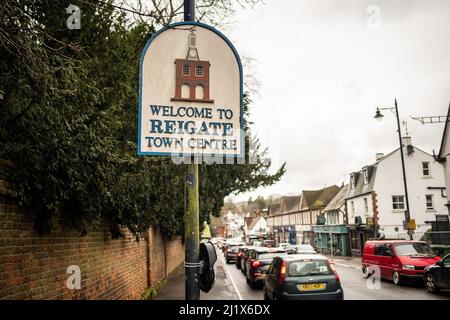 Welcome To Reigate Town Centre Sign Signs surrey Stock Photo - Alamy