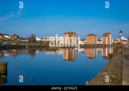 River Ayr as it flows through the town of Ayr on a spring morning Stock ...