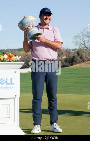 Austin, Texas, USA. 27th Mar, 2022. Scottie Scheffler putts the 16th ...
