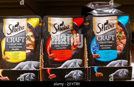 sheba cat Food packages in a supermarket Stock Photo - Alamy