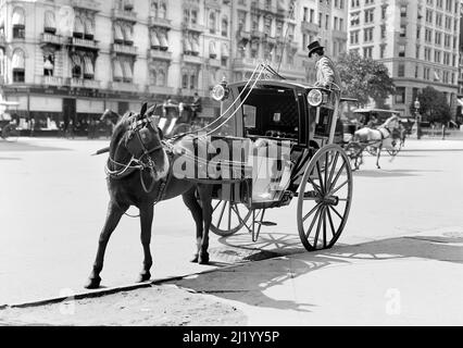 A hansom cab at Madison Square, New York City 1900 Stock Photo - Alamy