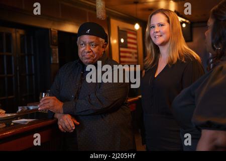 LIFE & BETH, (aka LIFE AND BETH), from left: Susannah Flood, Murray ...