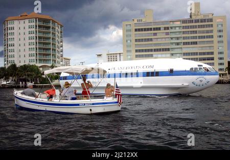BOAT TRIPERS STOP TO STARE AND TAKE PICTURES OF THE WORLDS ONLY ...