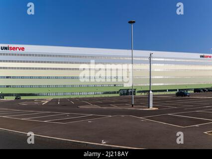 Uniserve Mega Distribution Centre building, Port of Felixstowe, Suffolk ...