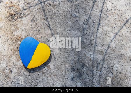 Ukraine textured flag in heart shape on black Stock Photo - Alamy