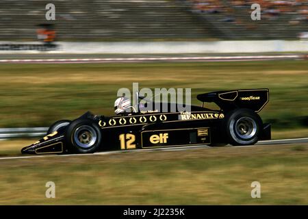Nigel Mansell (GBR) Lotus 95T Renault Stock Photo - Alamy
