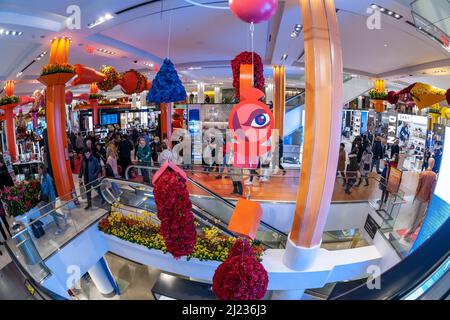 Visitors descend on Macy's flagship department store in Herald Square ...