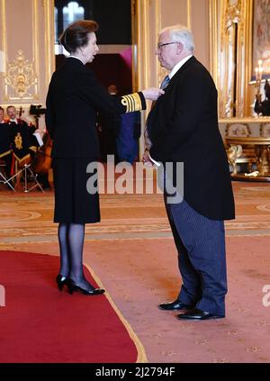 Professor Thomas Clutton-Brock from Birmingham is made an MBE (Member ...