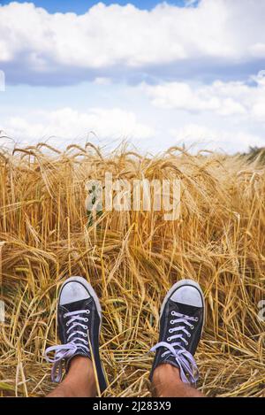 Man shoes canvas outdoor, leg man wear black and white sneakers canvas ...