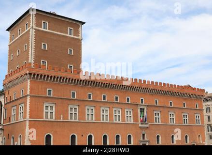 Palace Venezia Facade facing Piazza Venice and the balcony where the ...