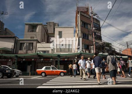 Horizontal view of the pedestrian hustle and bustle in Shibuya Crossing ...