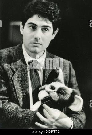 GREMLINS 2: THE NEW BATCH (1990) ZACH GALLIGAN GR2 018 L Stock Photo ...