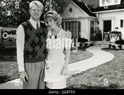 MEET THE APPLEGATES (1990) STOCKARD CHANNING ED BEGLEY JR CAMILLE ...