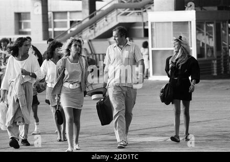 Mandy Smith with her mother Patsy Smith. 20th August 1986 Stock Photo ...