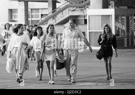 Mandy Smith with her mother Patsy Smith. 20th August 1986 Stock Photo ...