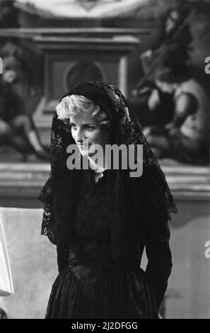 Princess Diana at the Vatican April 1985 black dress and veil priest ...