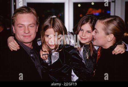 HIDEOUS KINKY, Kate Winslet, Bella Riza, Carrie Mullan, 1998, (c ...