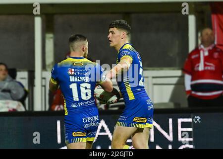 Josh Thewlis #22 of Warrington Wolves goes over for a try Stock Photo ...