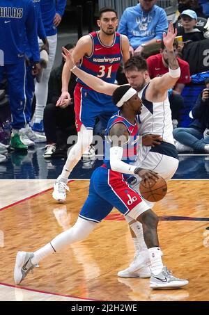 Washington Wizards guard Kentavious Caldwell-Pope (1) knocks the ball ...