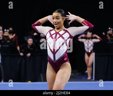 Norman, OK, USA. 31st Mar, 2022. Boise State's Courtney Blackson begins ...
