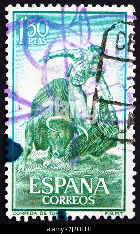 Bullfighting Matador muleta sword fighting bull impaled banderillas ...