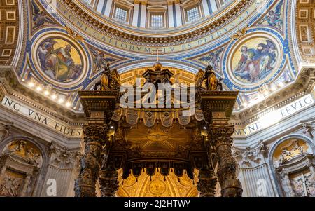 A picture of the upper section of the St. Peter's Basilica altar Stock ...