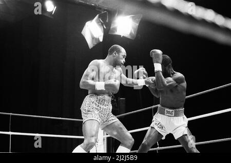 WBC and IBF, welterweight title fight between Lloyd Honeyghan and ...