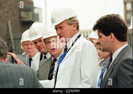 MP Michael Heseltine visiting Bootle, Merseyside. 13th May 1990 Stock ...