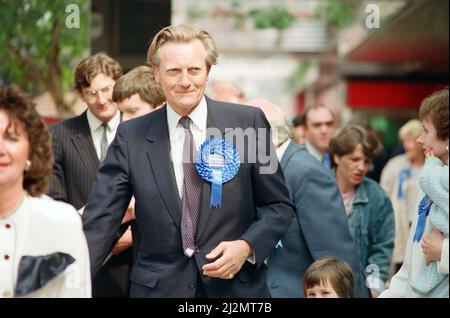 MP Michael Heseltine visiting Bootle, Merseyside. 13th May 1990 Stock ...