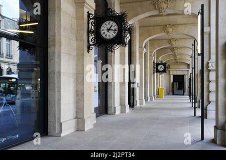 Poste du Louvre - Paris - France Stock Photo - Alamy