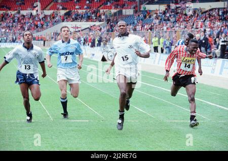 John Williams (R) and Keith Curle (C) in the semi-final Stock Photo - Alamy