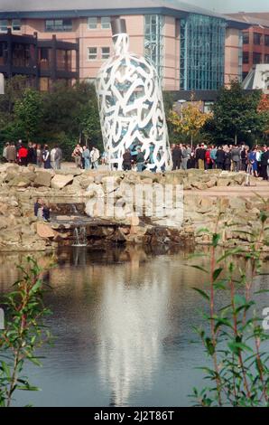 "Bottle o' Notes' sculpture by Claes Oldenburg (1993) in the ...