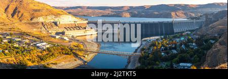 Panoramic View of Grand Coulee Dam and Columbia River Stock Photo - Alamy