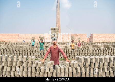 Children carrying heavy bricks in rural Madagascar Stock Photo - Alamy