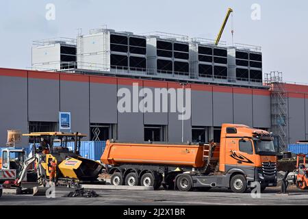 Arnstadt, Germany. 04th Apr, 2022. Construction work is progressing on ...