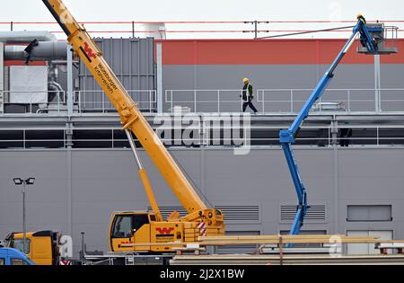 Arnstadt, Germany. 04th Apr, 2022. Construction work is progressing on ...