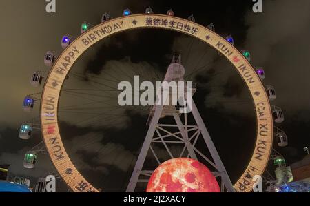 The Da Yue Cheng Ferris wheel in Shanghai, China Stock Photo - Alamy