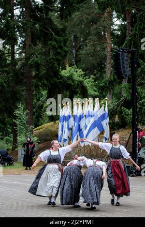 Folk dance and music on Midsummer Festival in Seurasaari Open Air ...