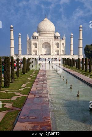 Agra, India. Taj Mahal, Fountains, and Water Channel Stock Photo - Alamy