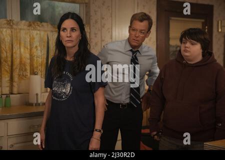 SHINING VALE, from left: Courteney Cox, Parvesh Cheena, Greg Kinnear ...
